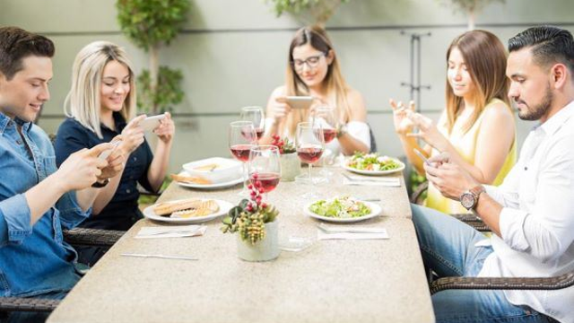Smartphones Could Be Ruining Your Dinner. Here’s How | HITZ