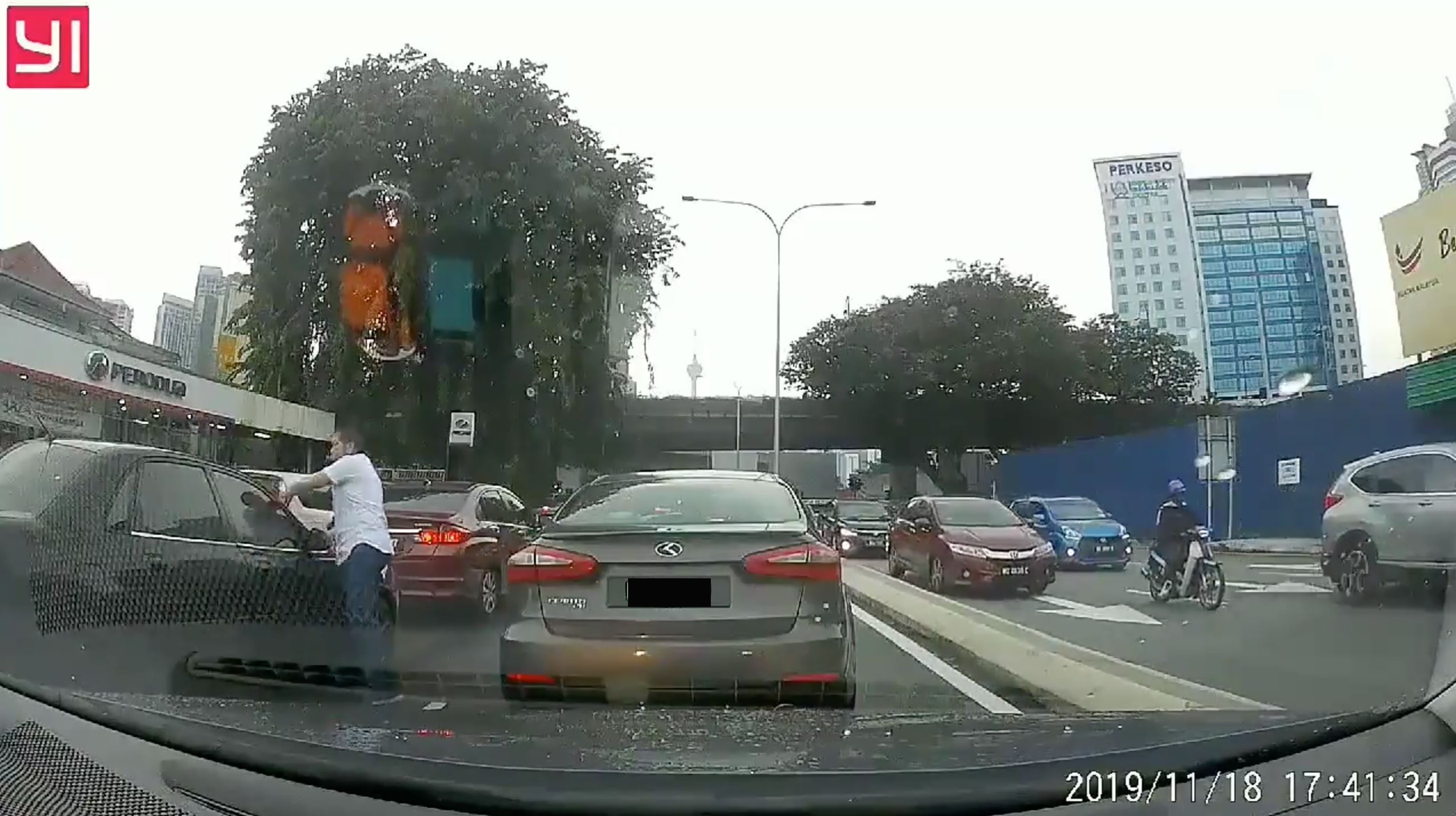 Man Picks Up Litter And Savagely Slaps It Back On The Car It Came From ...