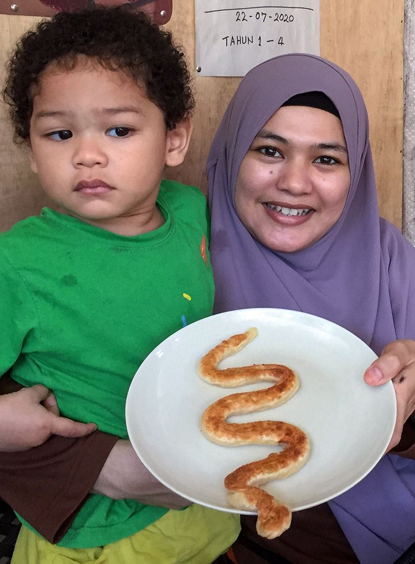 Kelantan Man Creates 'Roti Canai Ular’ And Goes Viral! | HITZ