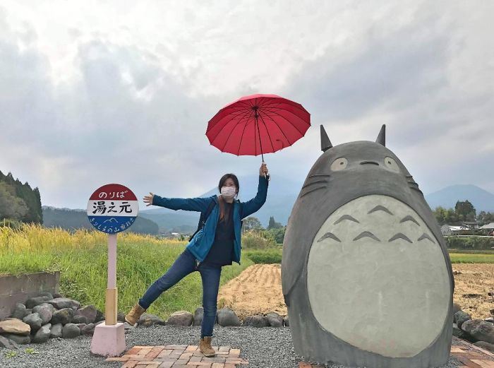 These Grandparents Built A Life-Sized Totoro Bus Stop For Their ...