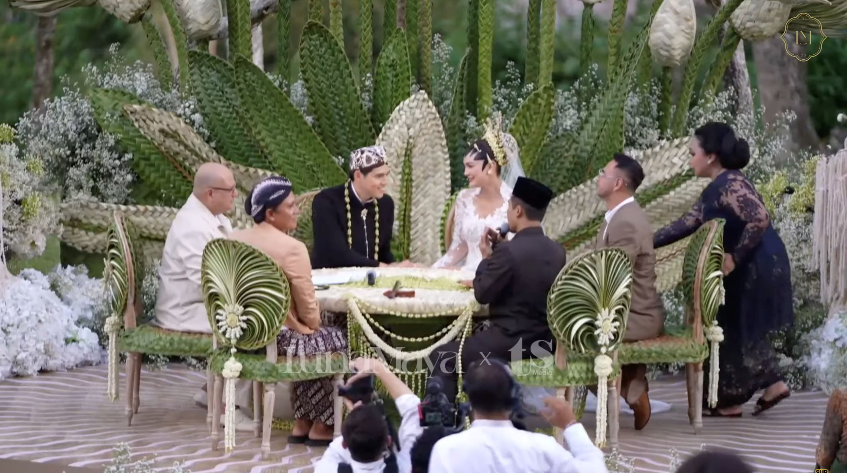 Luna Maya dan Maxime Bouttier Kini Sah Bergelar Suami Isteri | SINAR