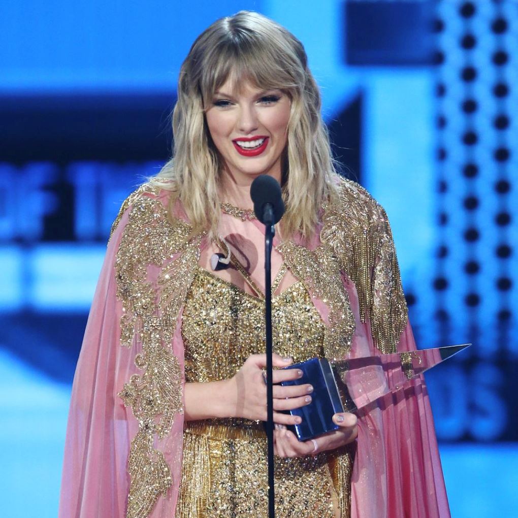 Taylor Swift Memecah Rekod AMA 2019 Dengan 6 Trofi Kemenangannya | SYOK