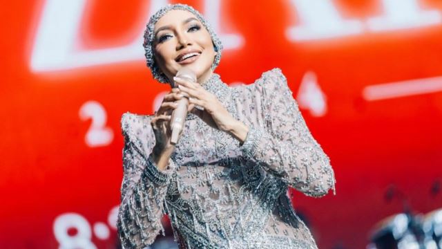 “Meskipun Dah 56 Tahun, Abah Sentiasa Pantau” - Bapa Ziana Zain Buat Video Call Ketika Konsert ...