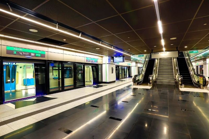 This Guy Decided To Revamp Our MRT Screen Designs | SYOK