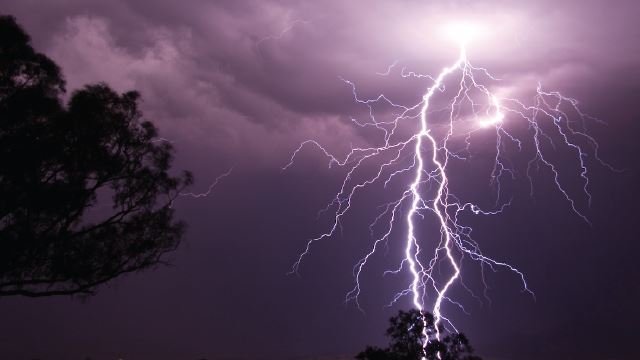 Jangan Mandi Sewaktu Kilat/Petir | ZAYAN