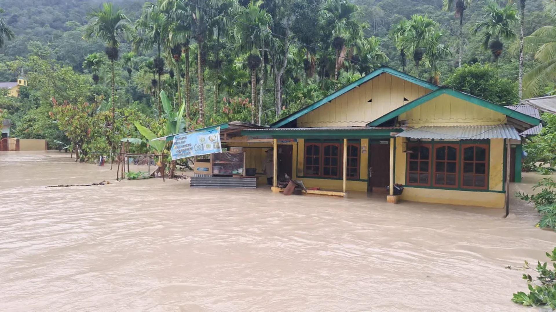 10 Terbunuh Dalam Banjir Bandang dan Longsor di Sumatera Utara | SYOK
